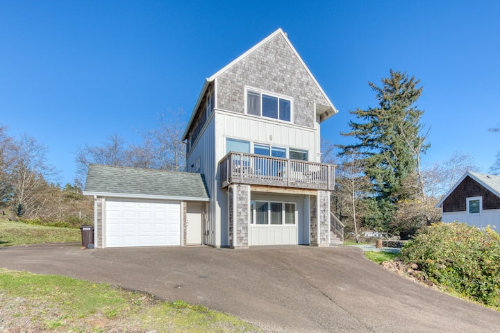 Spacious, Homey Dog-friendly House With Fireplace - Tillamook, OR