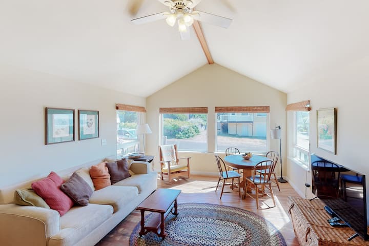 Family-friendly House W/ Ocean Views & Wifi - Manzanita, OR