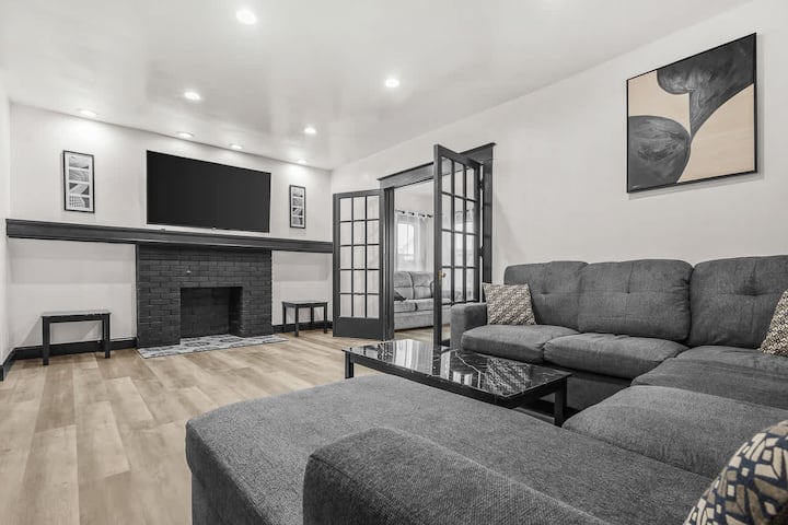 Spacious 8-bedroom Home In Niagara Falls  Perfect - Niagara Falls, NY