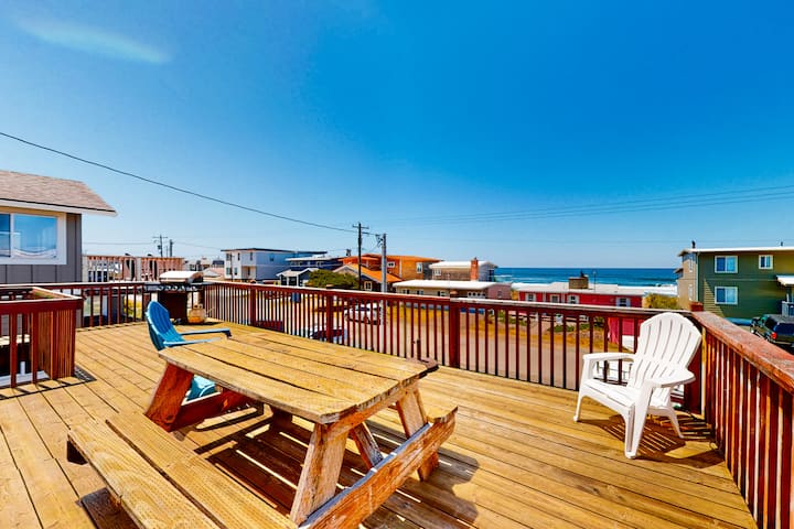 Rustic-chic Home W/ Deck & Stove - Dogs Ok - Rockaway Beach, OR