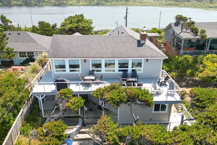 Renovated Retreat W/ Lake/ocean Views & Hot Tub - Rockaway Beach, OR