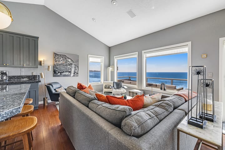 Remodeled Home W/ Decks & Ocean Views - Oceanside, OR
