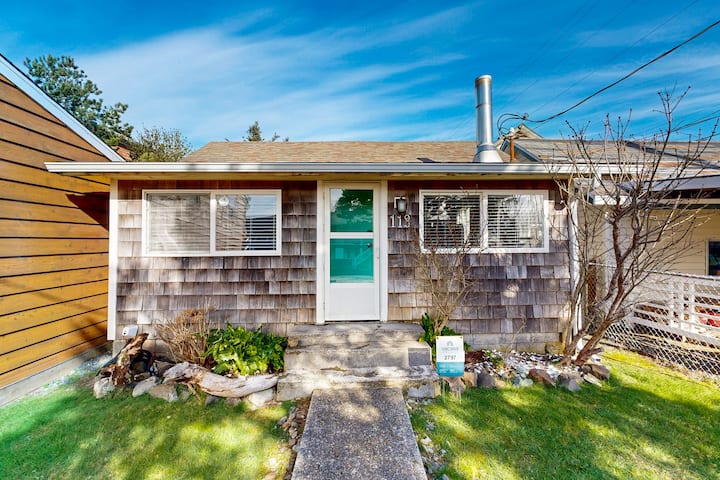 Quiet Beach Cottage W/ Kitchen & Wifi - Rockaway Beach