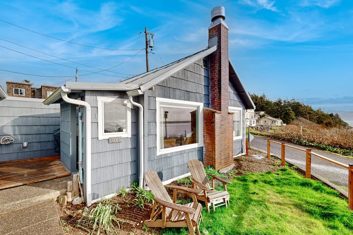 Oceanfront Hideaway W/ Fireplace & Ac - Tillamook, OR