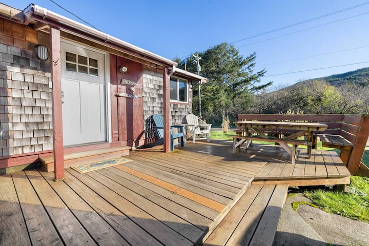 Perfect Retreat 1 Block To Beach W/ Hot Tub - Manzanita, OR