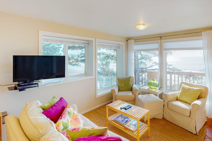 Perfect Oceanside Getaway With Magnificent Ocean V - Oceanside, OR