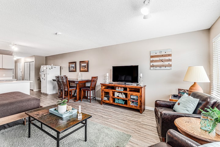 Oceanfront, 2nd-floor Condo With River/ocean Views - Neskowin Beach, OR