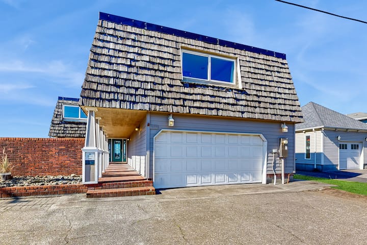 Oceanfront Home W/ W/d & Beach Access - Rockaway Beach, OR