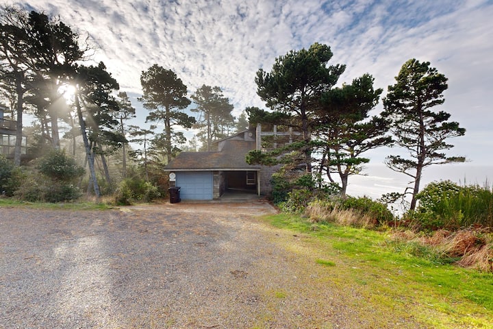 Oceanfront Home With Wifi Two Balconies And Lovely - Oceanside, OR