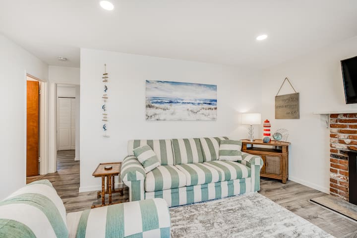 Oceanfront Dog-friendly Home W/ Deck - Rockaway Beach, OR