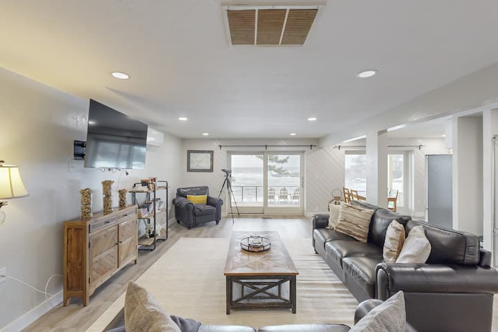 Oceanfront Dog-friendly Home With Coastal Views, T - Depoe Bay, OR