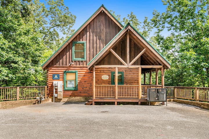 Log Cabin W/ Free Attraction Tickets, Hot Tub, Res - Pigeon Forge, TN
