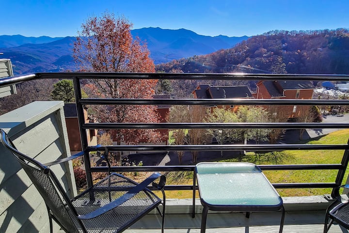 Cozy Condo With Free Attraction Tickets, Mountain - Gatlinburg, TN