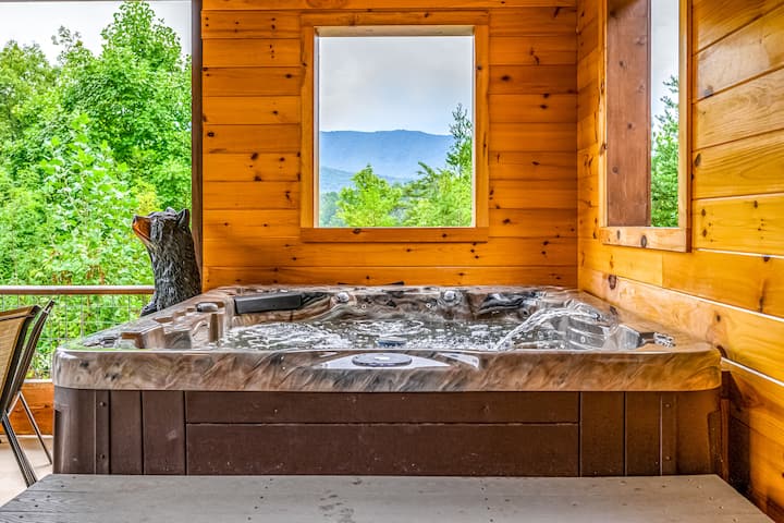 Cozy Mtn View Home, Sleeps 15・hot Tub・games ・Gym - Wears Valley, TN