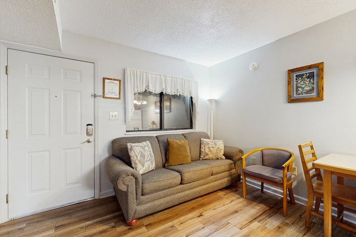 Condo W/ Free Attraction Tickets & Fireplace In Th - Gatlinburg, TN