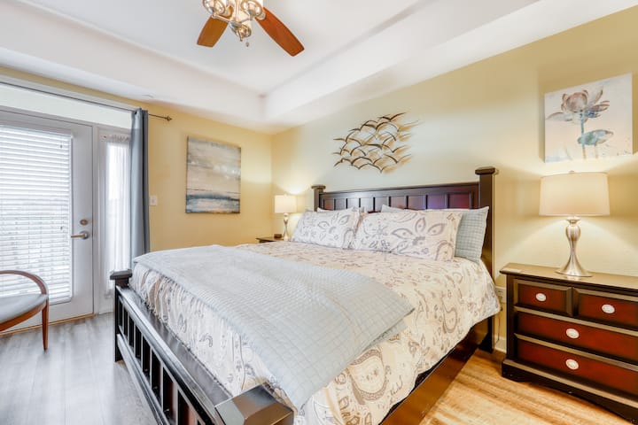 River View Condo, Sleeps 6・shared Hot Tub & Pool - Sevierville, TN