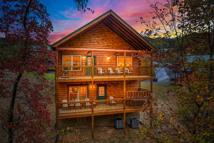 Brand New Luxe Cabin, Sleeps 6・hot Tub・pool Table - Pigeon Forge, TN
