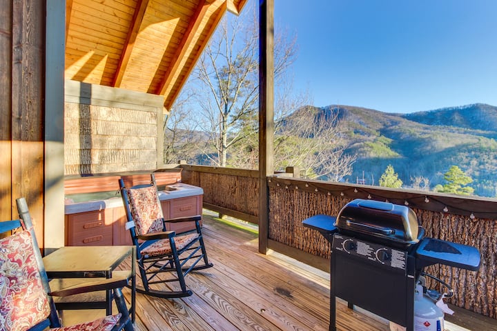 Inviting Cabin, Sleeps 4・hot Tub・covered Deck - Townsend, TN