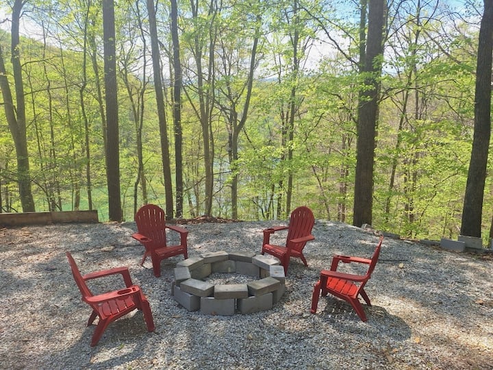 Lakefront Studio, Sleeps 2・deck・grill・dogs Allowed - Cove Lake State Park, Caryville