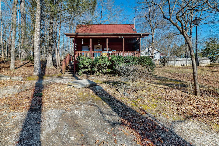 Cozy Cabin W/ Free Attraction Tickets & Private Ho - Townsend, TN
