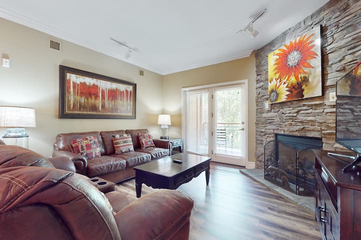 Bright Themed Condo, For 8・steps From Downtown・gym - Gatlinburg, TN