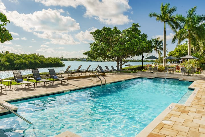 A Place You'll Surely Enjoy! 4 Units, Outdoor Pool - Marathon, FL