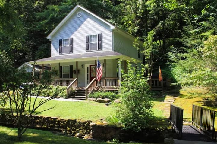 Creekside Home W Patio, Sleep 6・1 Mile To Downtown - Gatlinburg, TN