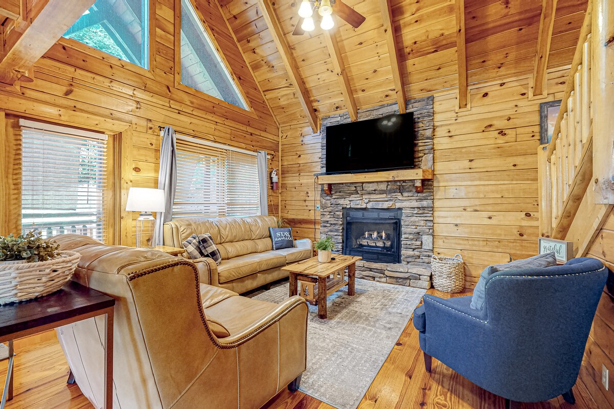 Fox Valley Lodge | Home in Pigeon Forge with hot t - Cabins for Rent in ...