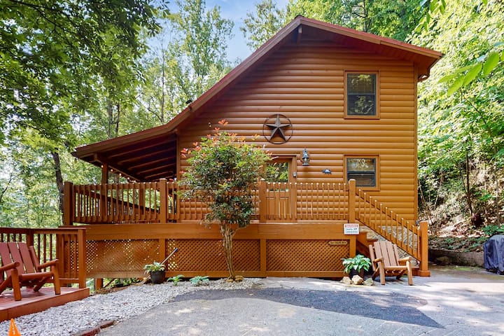 Tennessee Breeze, Sleeps 11, Hot Tub, Deck, Pool T - Pigeon Forge, TN
