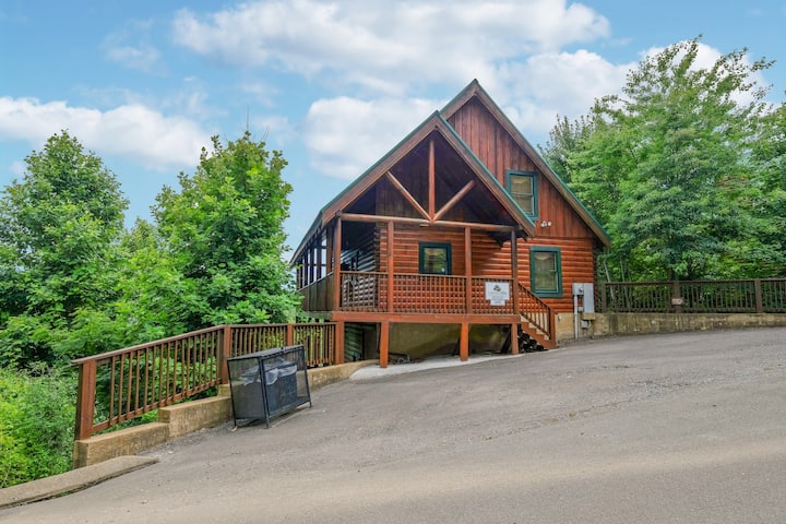 Lovely Cabin, Sleep 12, Mtn Views, Hot Tub, Firepl - Pigeon Forge, TN