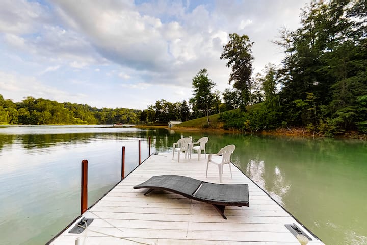 Lakefront Home, Sleeps 12 W Private Dock・grill - Dandridge, TN