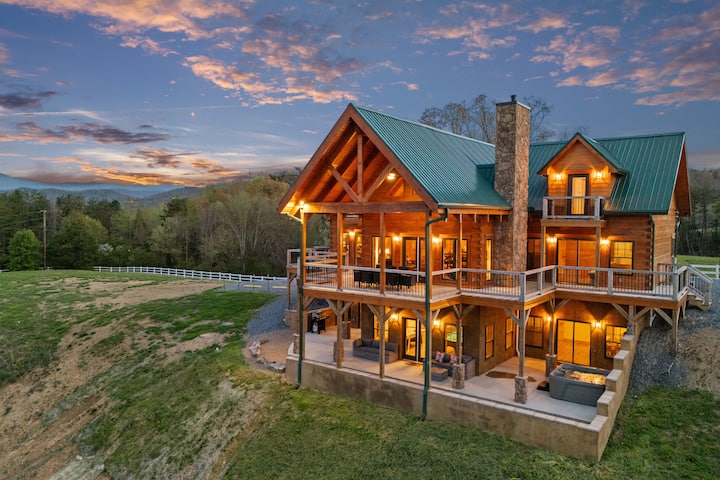 Spacious Cabin, Sleep 22, Hot Tub, Game, Theatre, - Tennessee