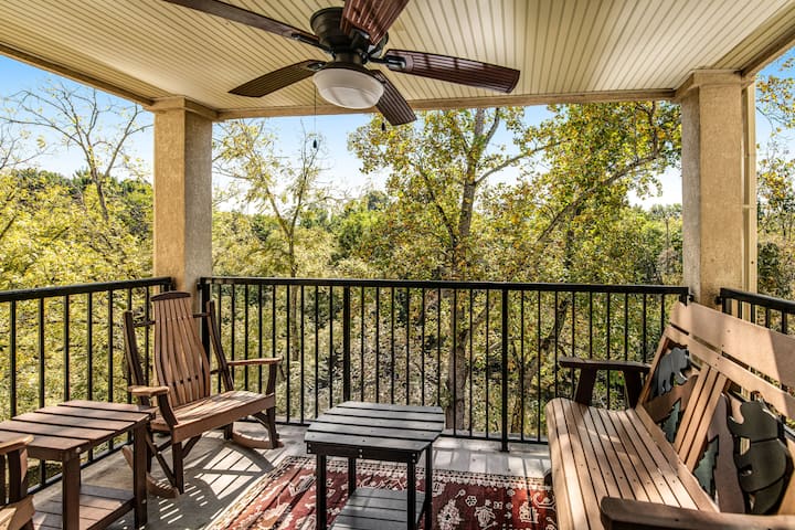 Riverside Family Getaway・creek Views・hot Tub・pool - Sevierville
