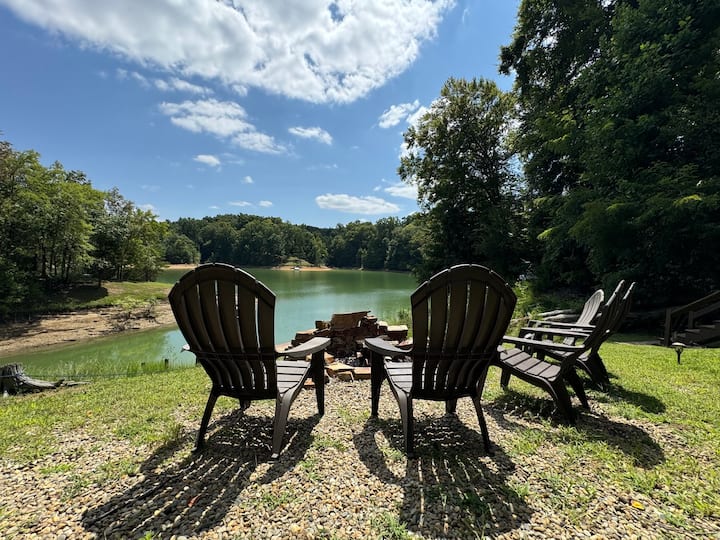 Douglas Haus | Dandridge Tn Lakefront Cabin - Dandridge, TN