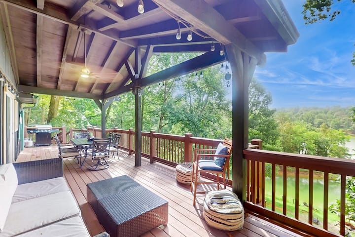 Lakefront Cabin W Private Dock・hot Tub・cigar Room - Dandridge, TN