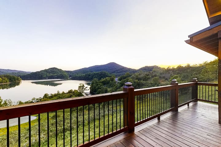 Three-story Lake-view Cabin With Private Hot Tub, - New Tazewell, TN
