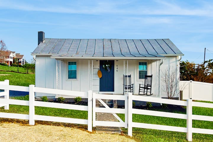 Peaceful Farmhouse, Sleeps 6・fire Pit・grill - Sevierville, TN