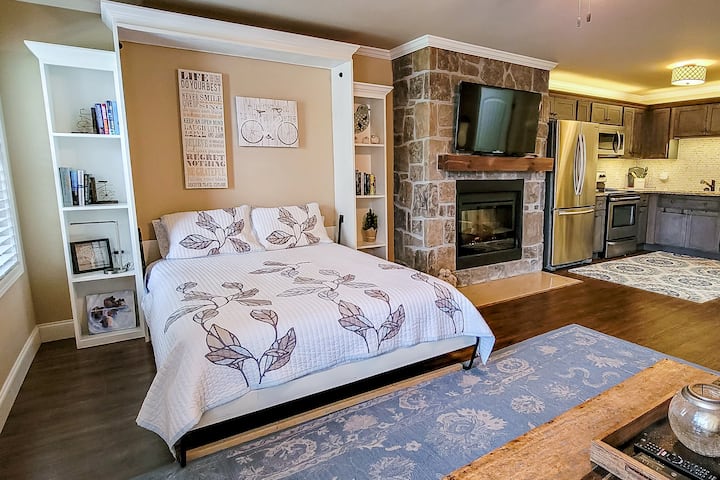 Lovely Studio N Riverfront Community, Sleeps 2 - Townsend, TN