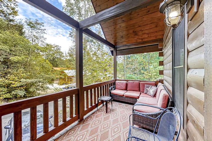 Family-friendly Smoky Mtn Retreat・hot Tub・views - Gatlinburg, TN