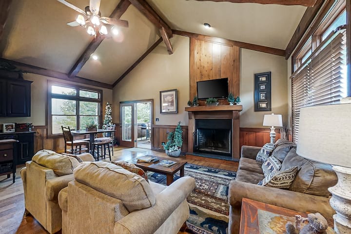 Mountain View Cabin, Sleeps 4, Mins From National - Townsend, TN