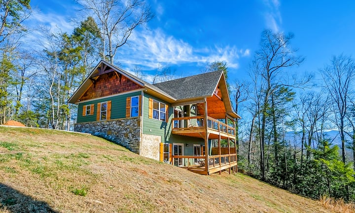 Luxe Mtn View Cabin, Sleeps 10, Hot Tub, Game Room - Gatlinburg, TN