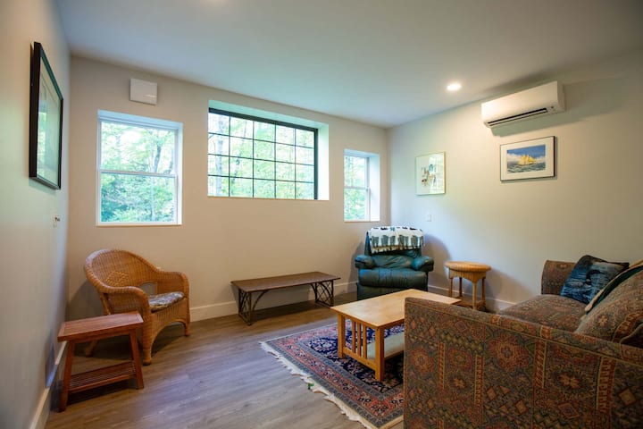 Modern Woodland Escape W Wshr Dryer And Large Yard - Middlebury, VT