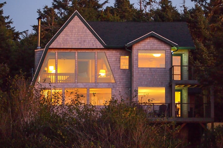 Ocean & Lake View Home With Private Hot Tub & Beac - Cape Meares