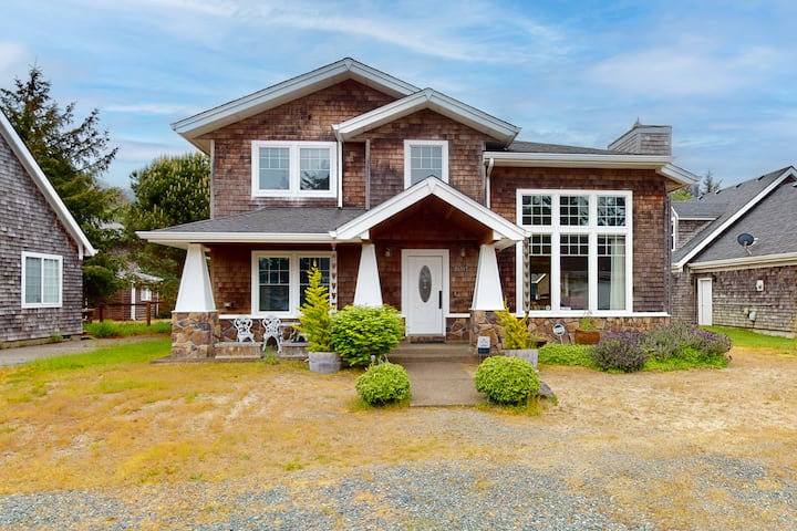 Oasis On The Coast With Easy Beach Access And Wood - Rockaway Beach, OR