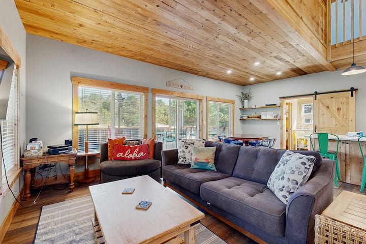 Newly Constructed Home With Firepit And Large Deck - Neskowin, OR