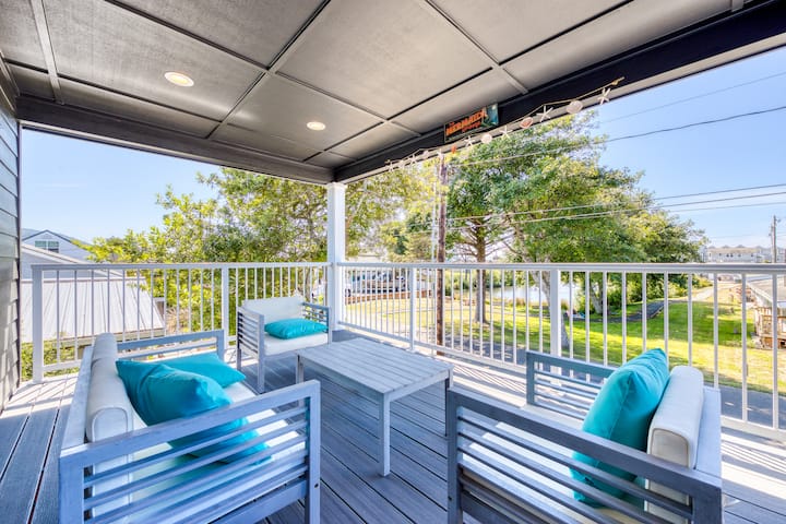 New Home W/ Lake View & Game Room Near Town - Rockaway Beach, OR