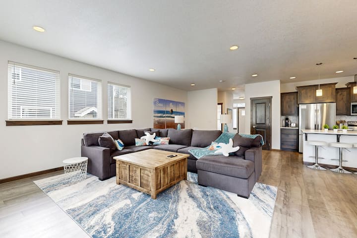 New Coastal House W/ Access & Ac - Pacific City, OR