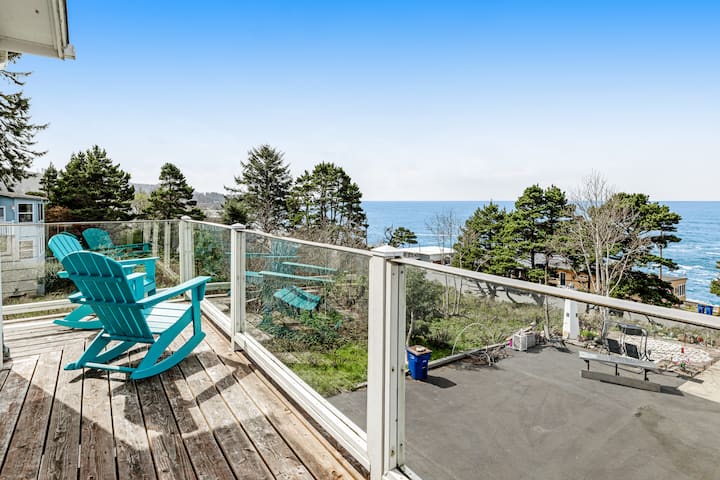 Lux Dog-friendly Home W/ Ocean Views - Depoe Bay, OR