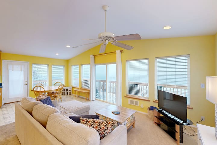 Dog-friendly House W/ Ocean View Near Beach - Rockaway Beach, OR