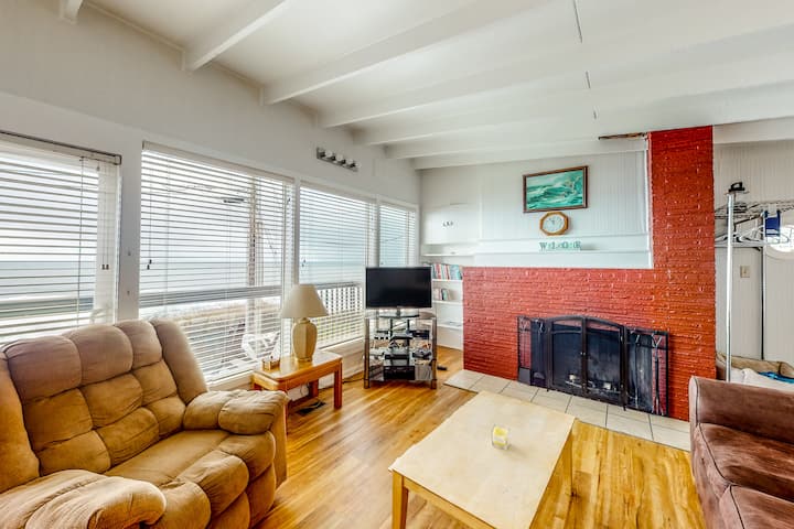 Dog-friendly Home With Deck & Ocean Views - Close - Lincoln City, OR